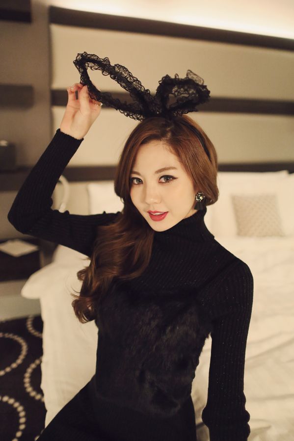 Chae Eun | Scrolller