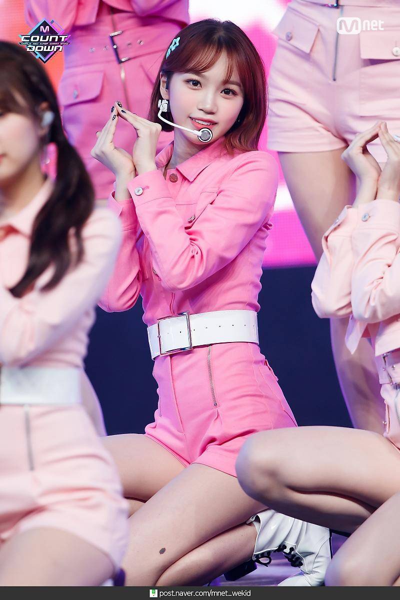 Chaewon | Scrolller