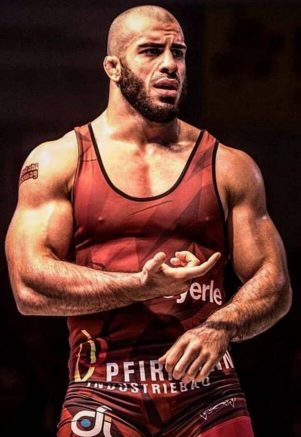 Check Out This Guy | Scrolller