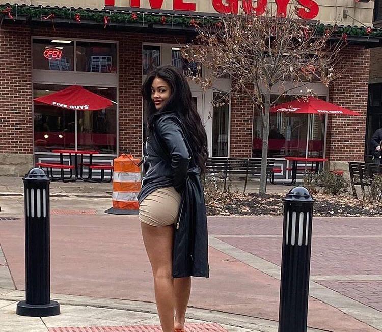 Cheek out🍑🍑🤤😍 | Scrolller