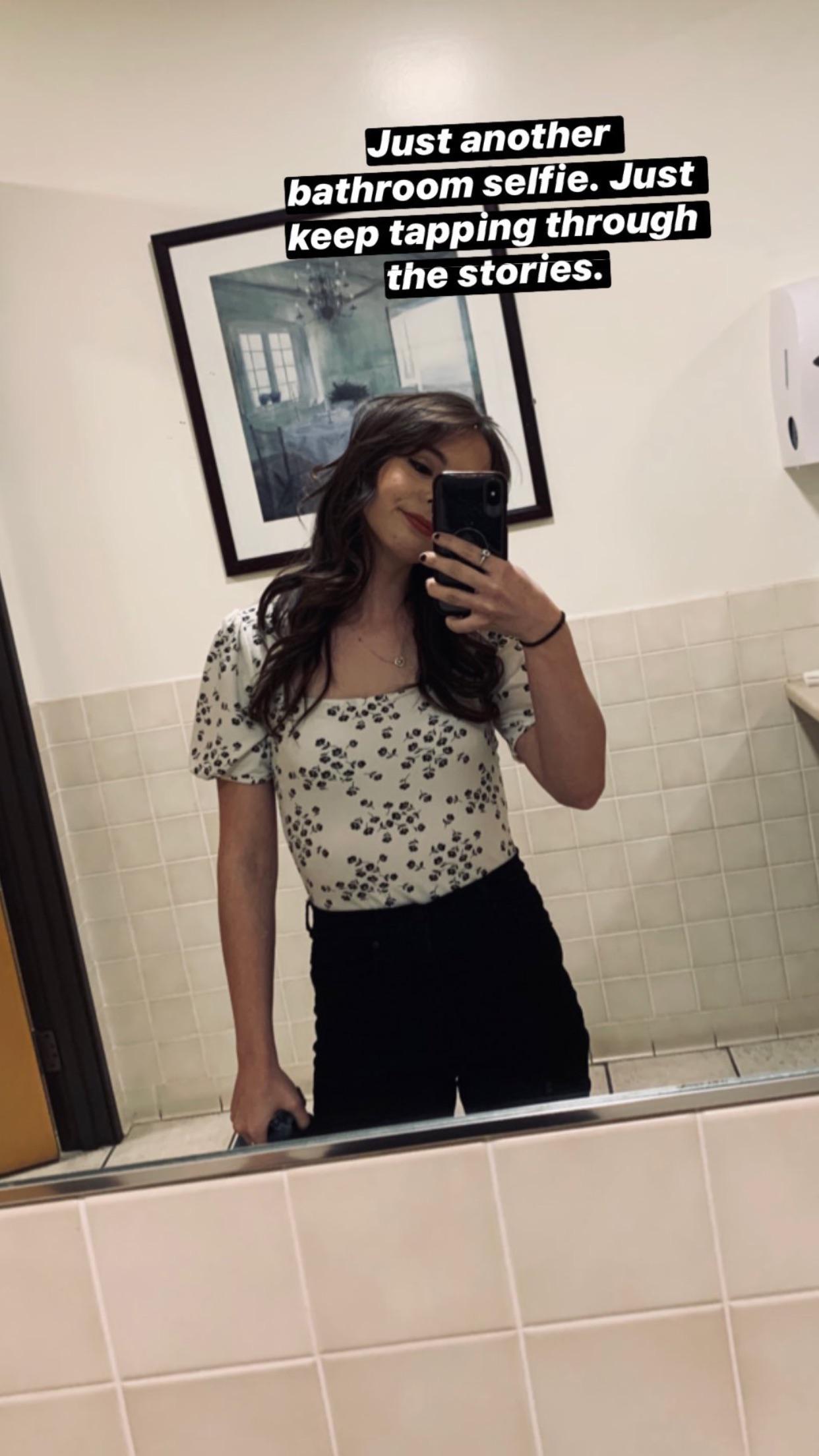 Chelsea in a rare selfie appearance | Scrolller