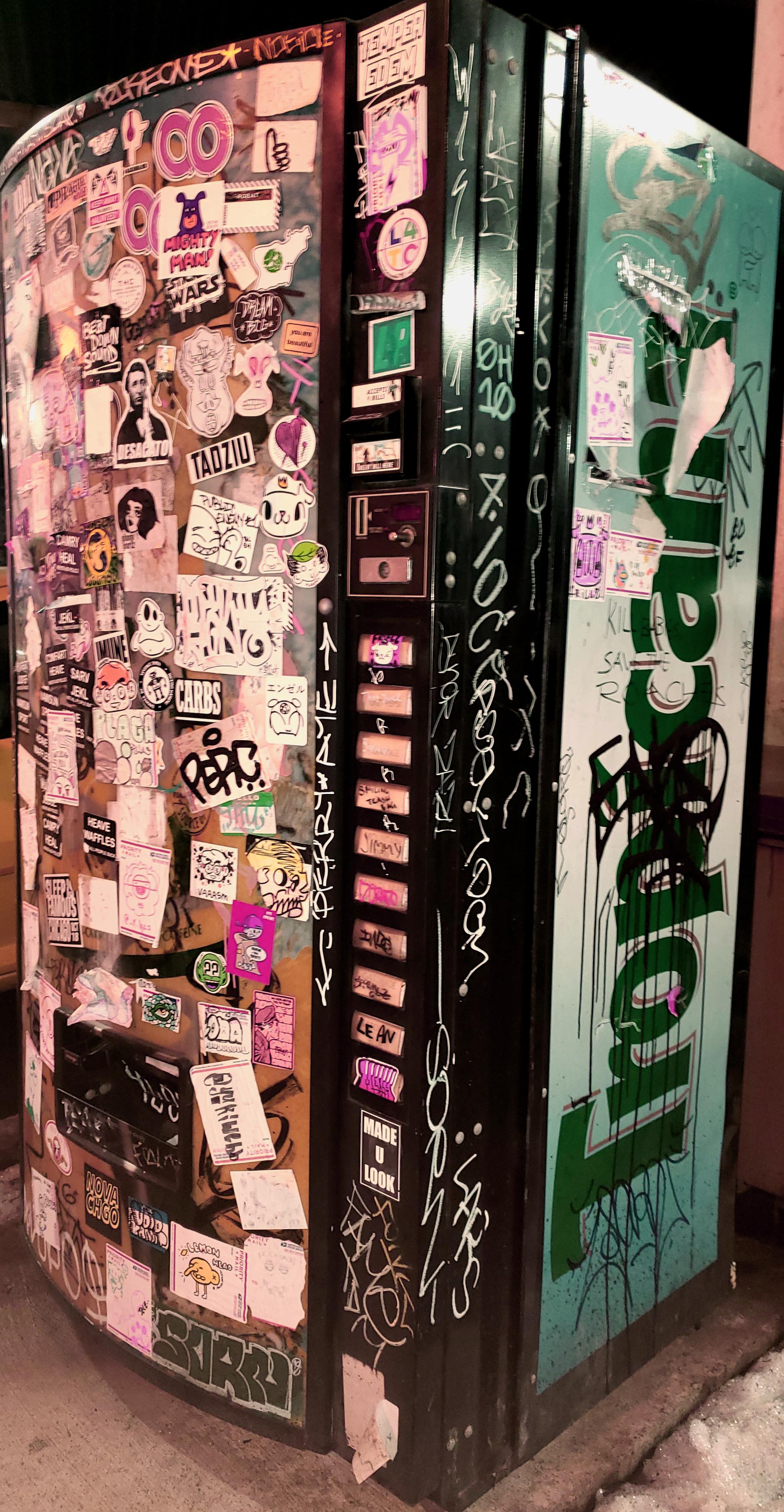 Chicago vending machine | Scrolller