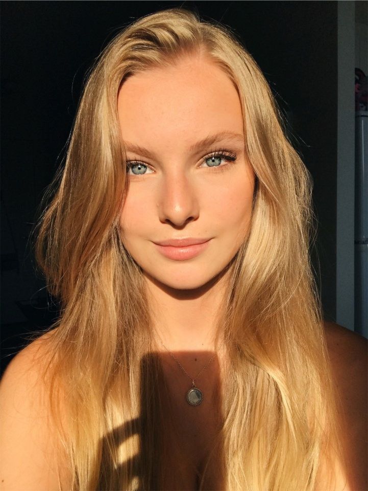 Chloe Vialaret | Scrolller