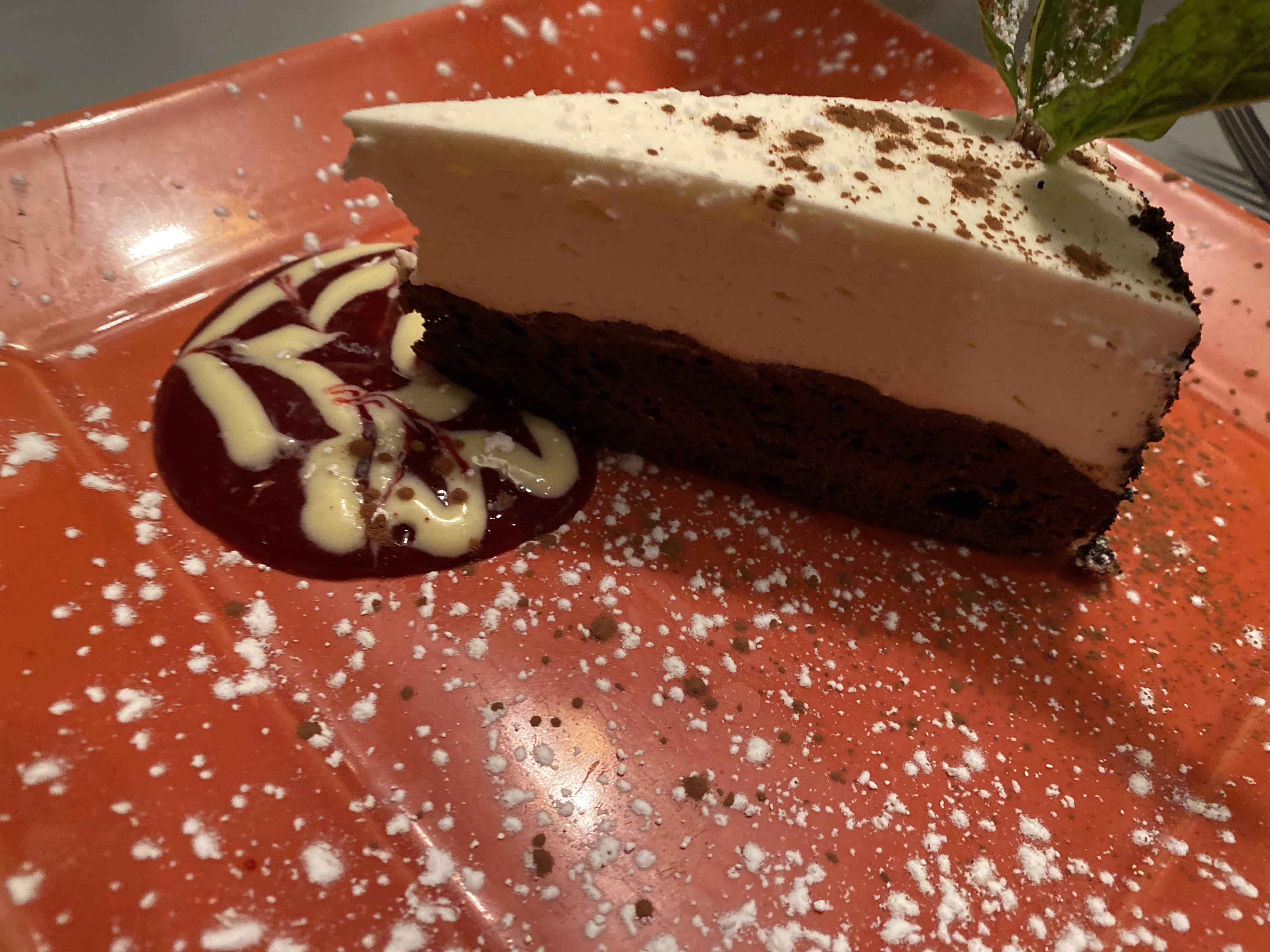 Chocolate and cream layered cake | Scrolller