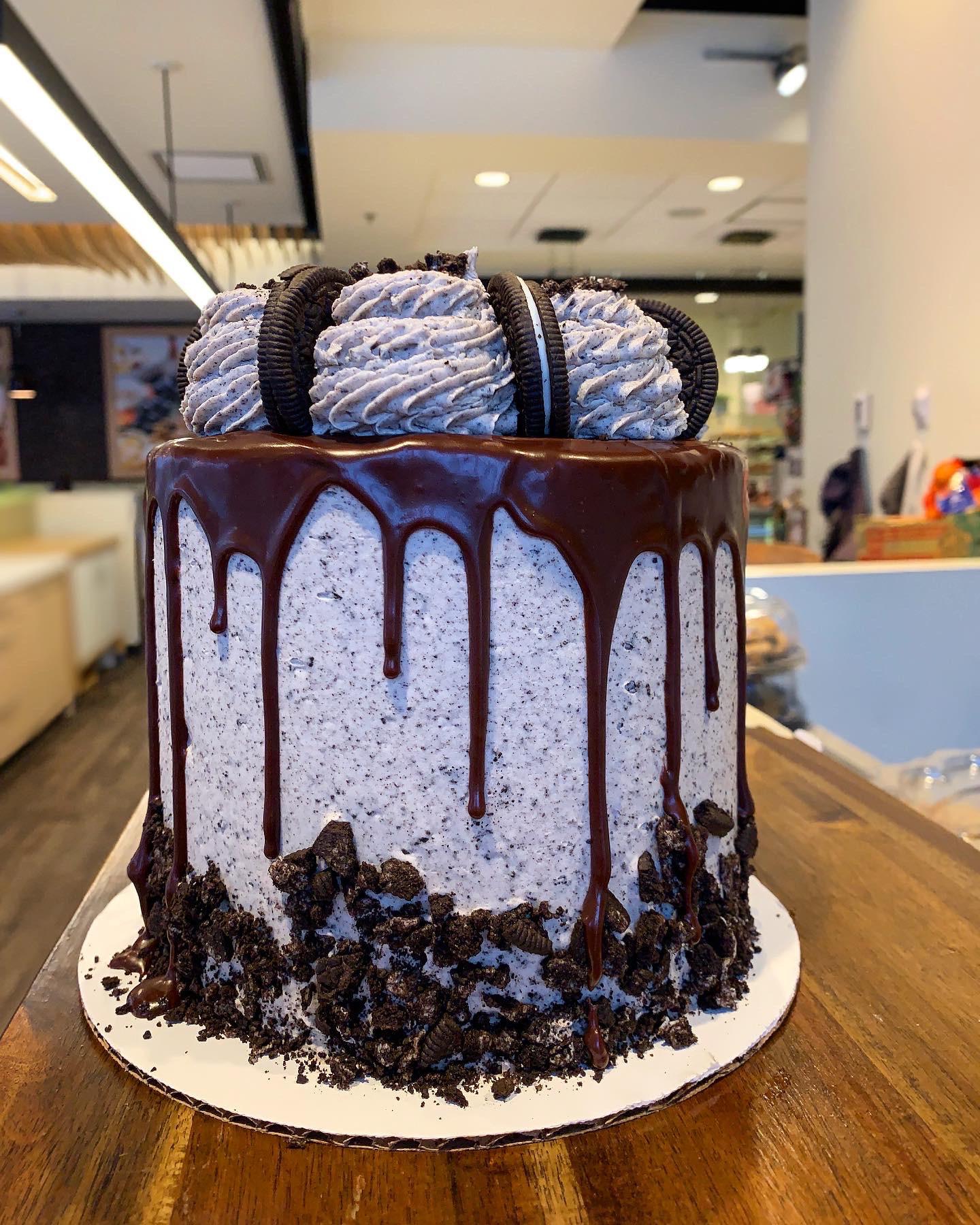 Chocolate cookies n’ cream cake | Scrolller