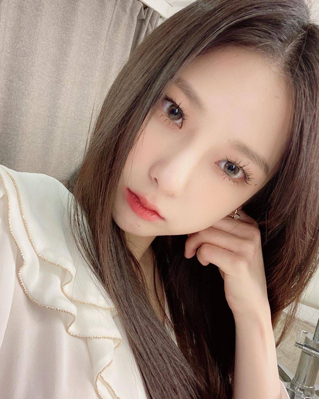 Choi Yujin | Scrolller