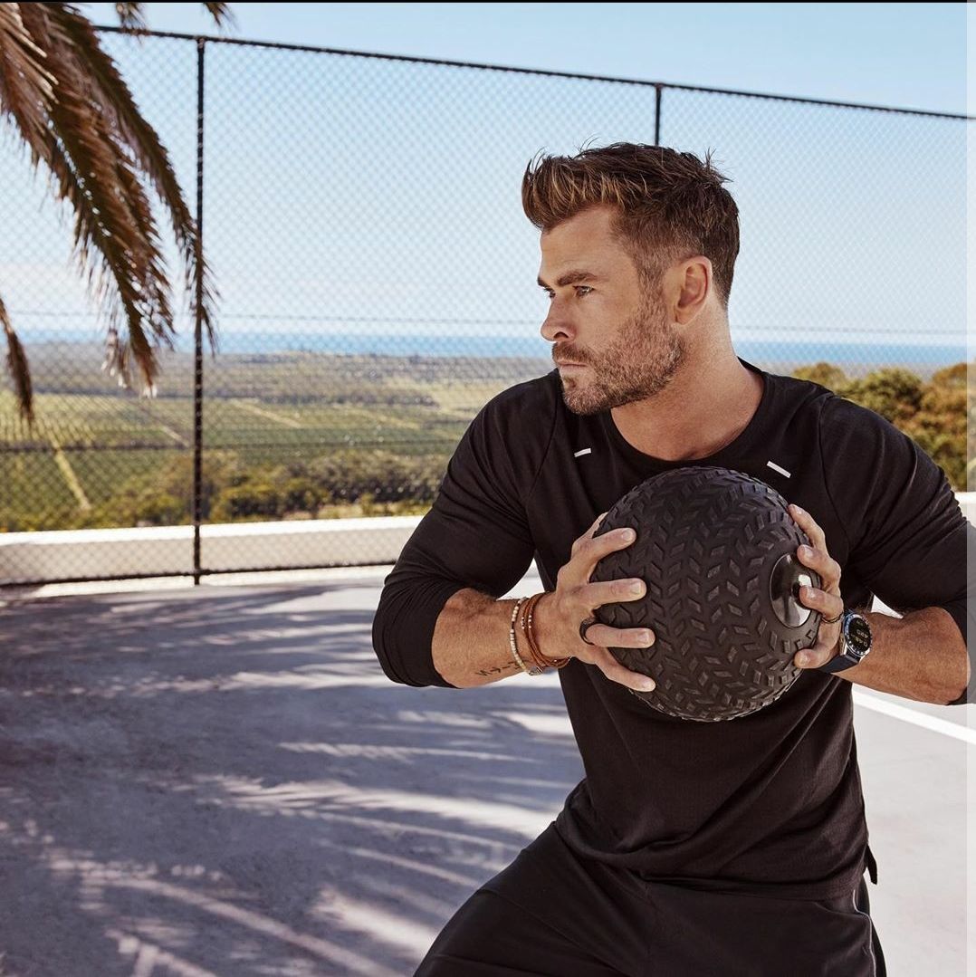 Chris Hemsworth in motion. | Scrolller