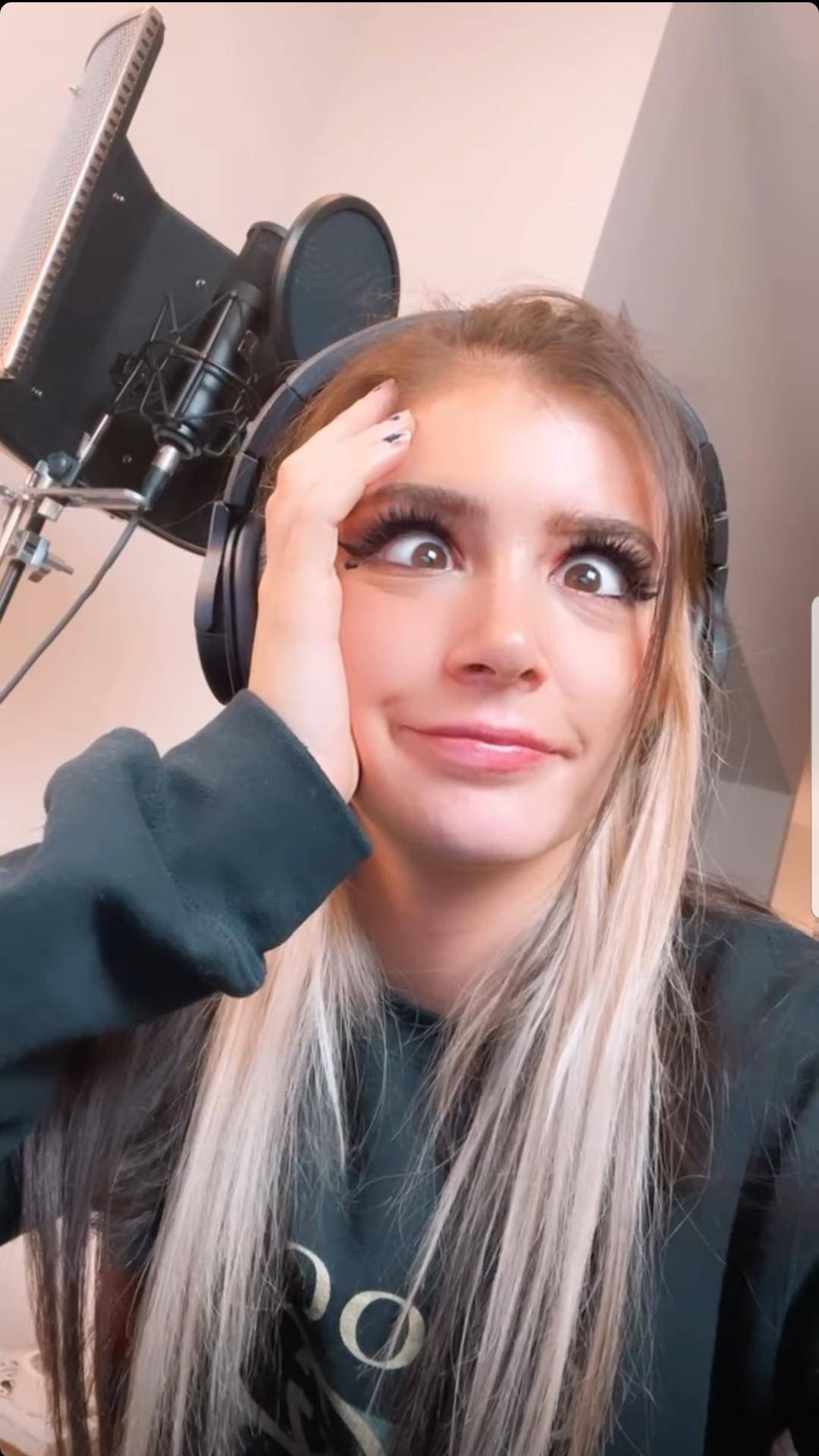 Chrissy Costanza made me turned on | Scrolller