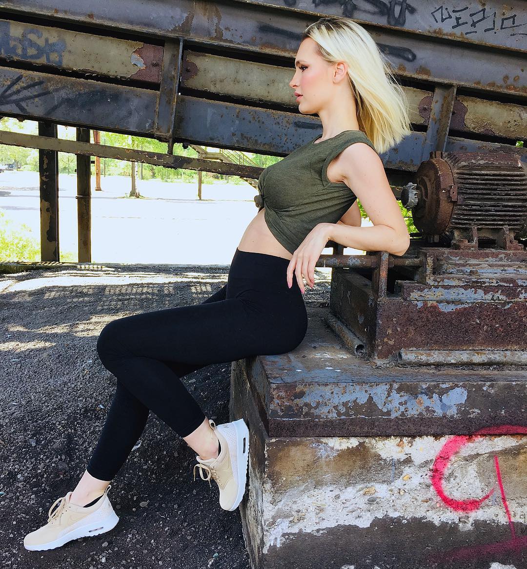 Chrissy XOXO | Scrolller