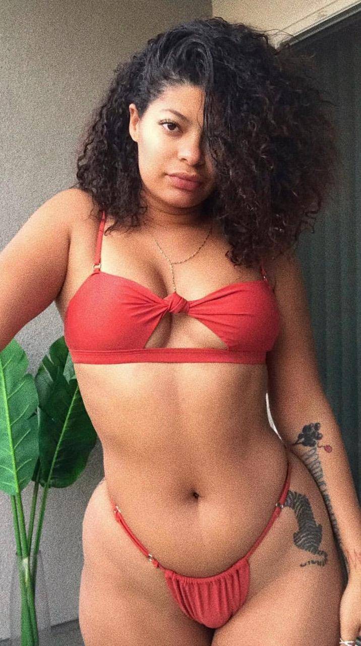 Christina | Scrolller