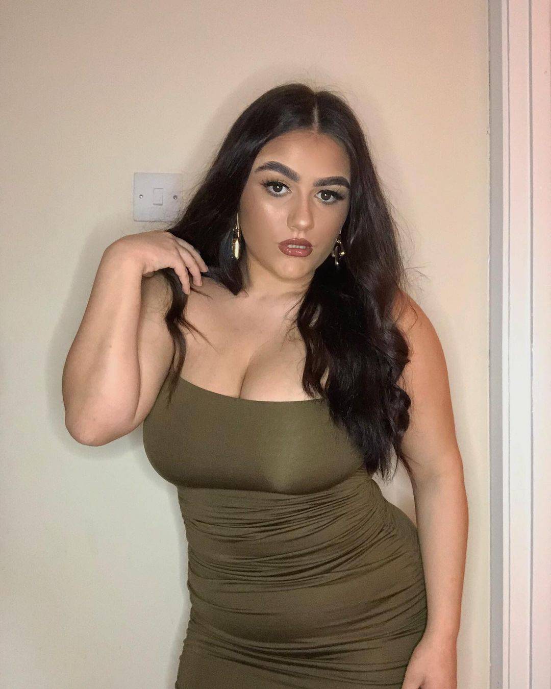 Chubby chav | Scrolller