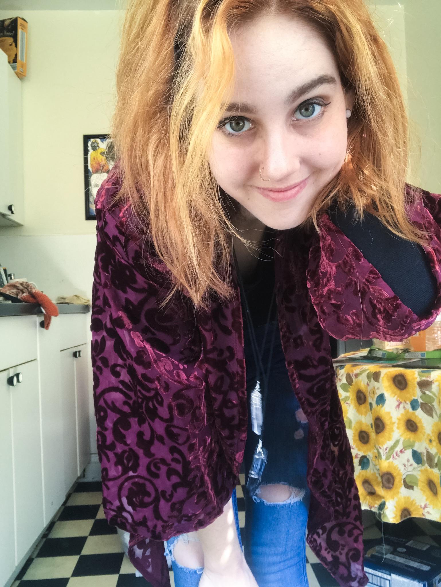 Classic redhead popping in | Scrolller