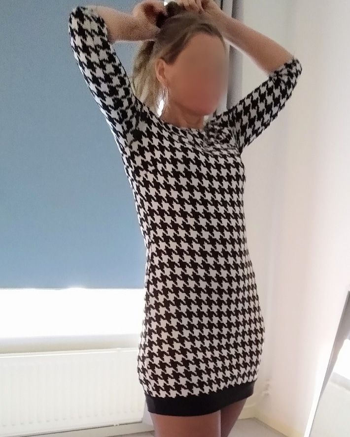 Classy and horny [OC] | Scrolller