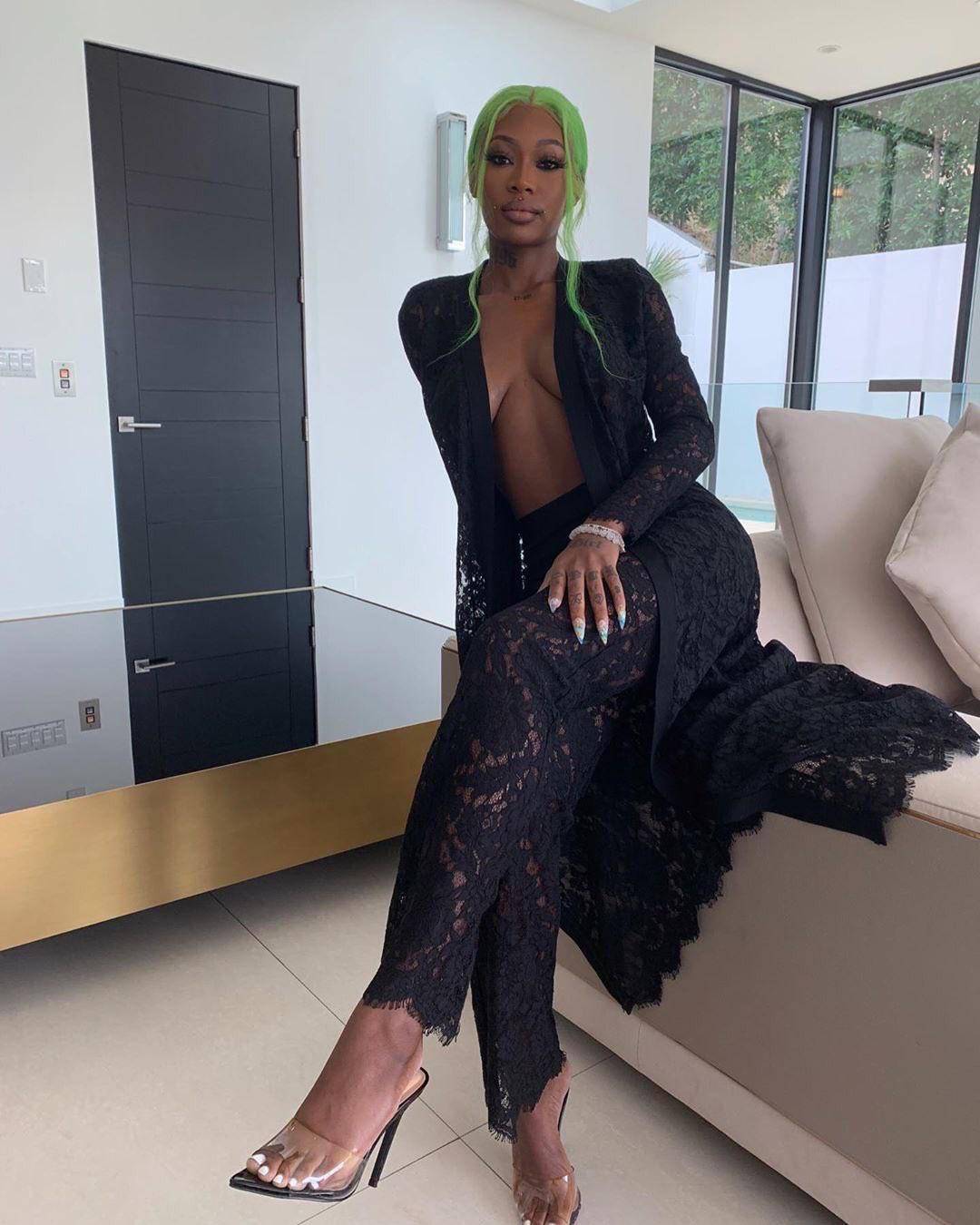 Classy Walker | Scrolller