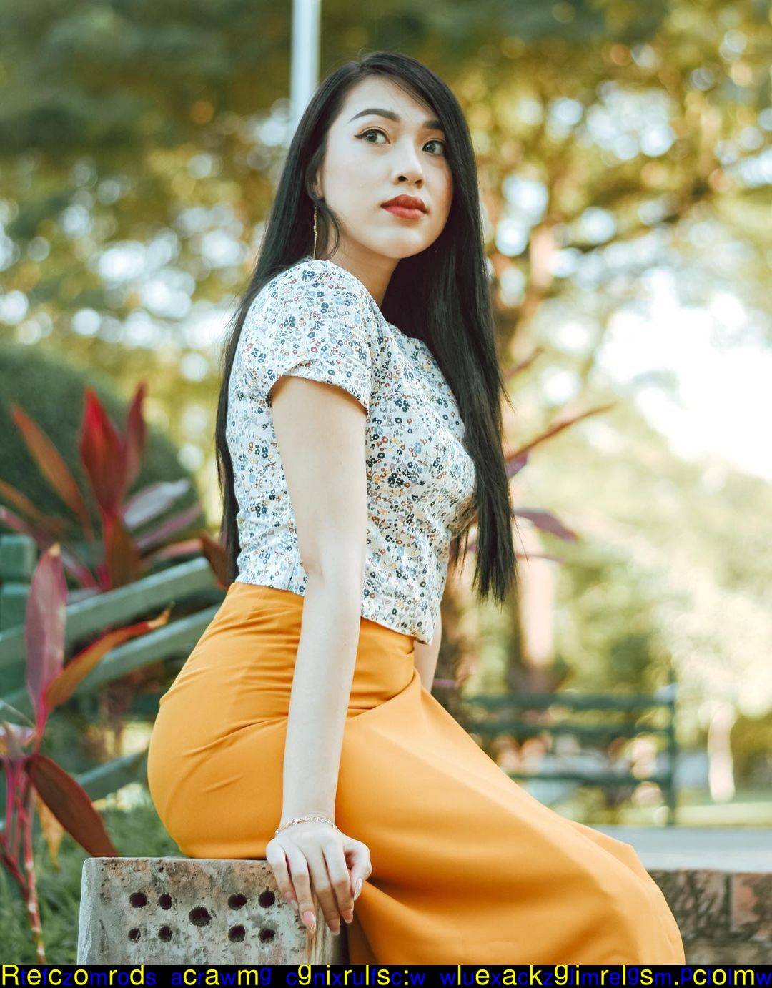 Clearly visible!! | Scrolller