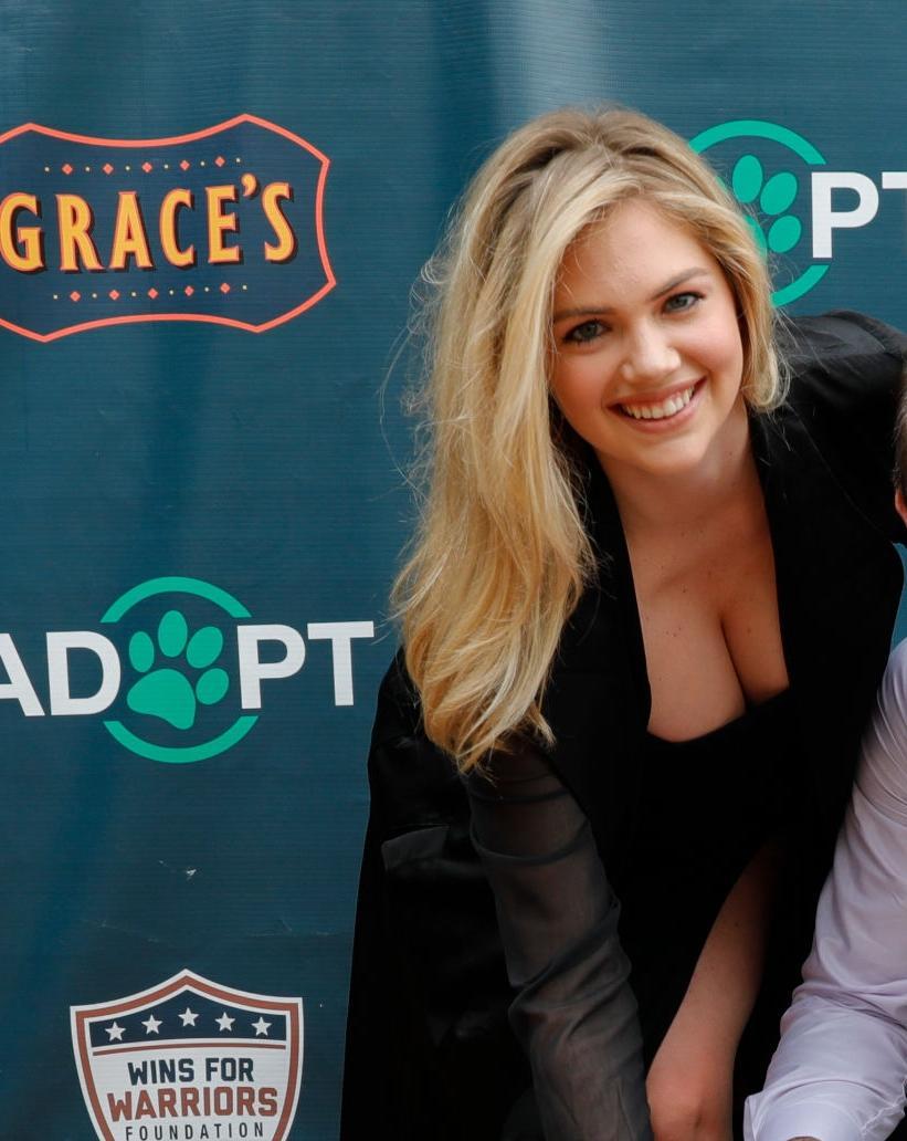 Cleavage | Scrolller