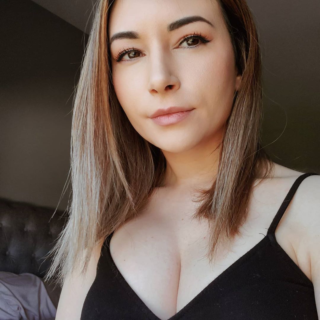 Cleavage | Scrolller