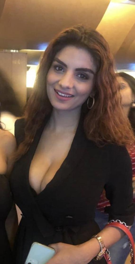 Cleavage | Scrolller