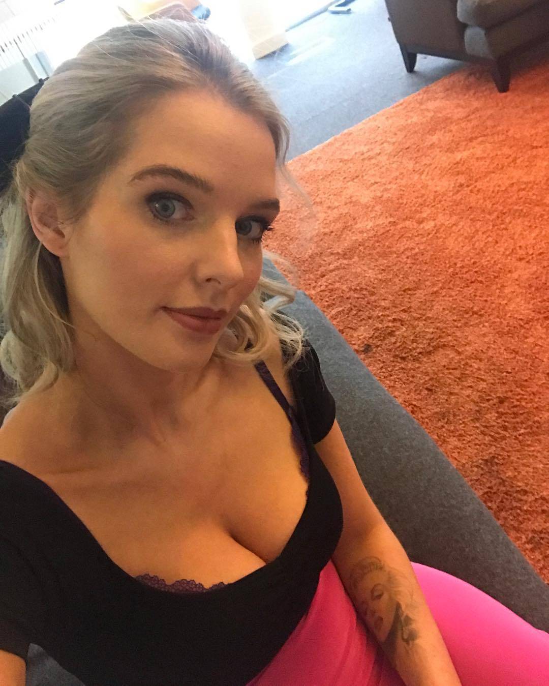 Cleavage | Scrolller