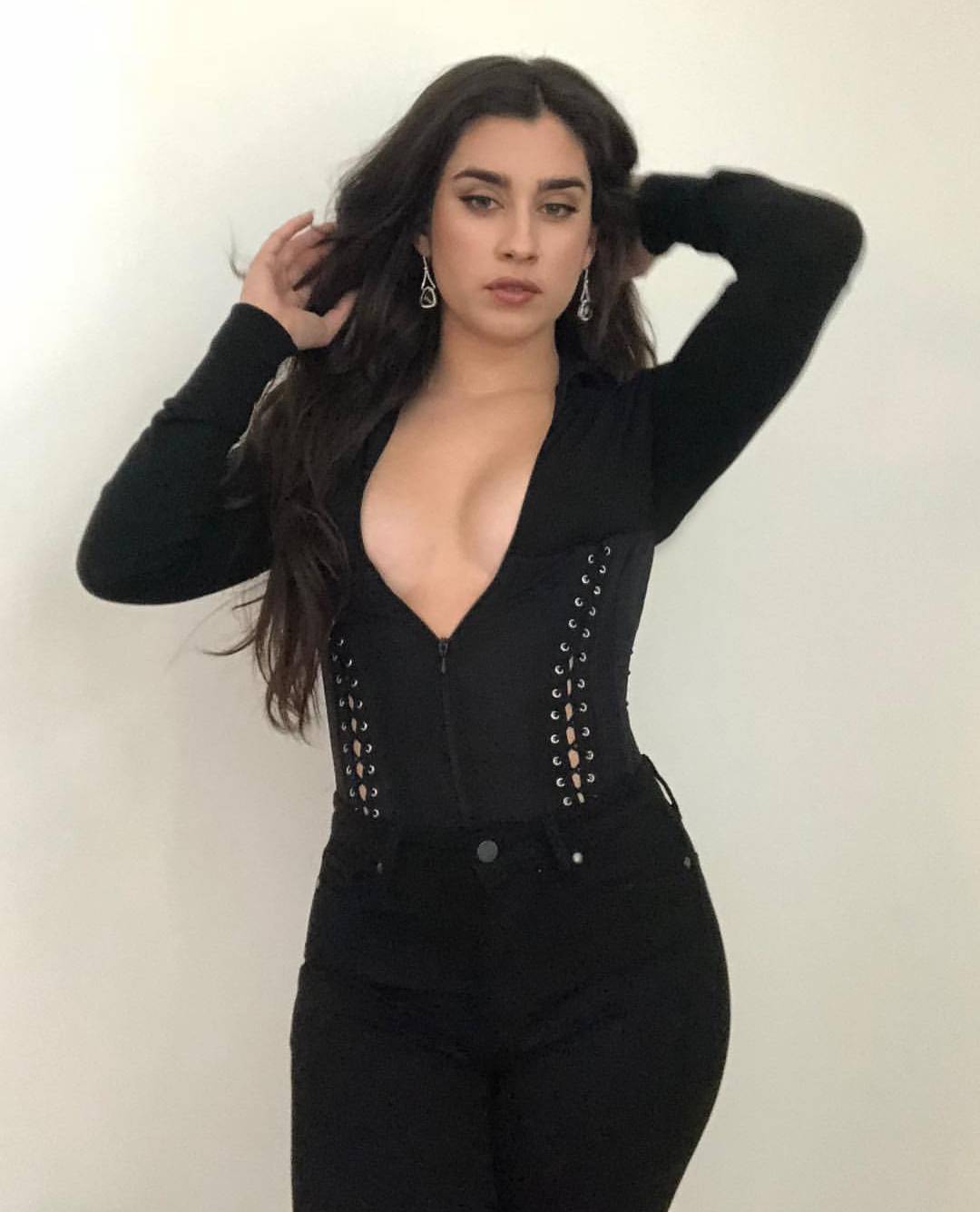 Cleavage pt 3 | Scrolller