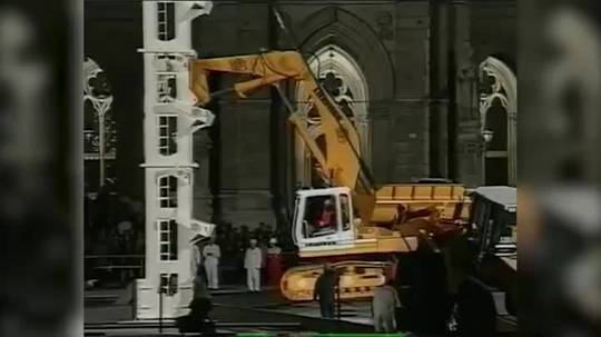 Climbing with an excavator | Scrolller