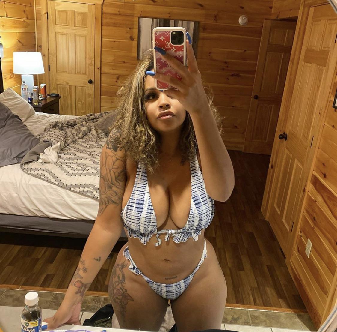 Close the space | Scrolller