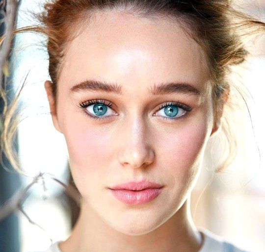 Close-up | Scrolller