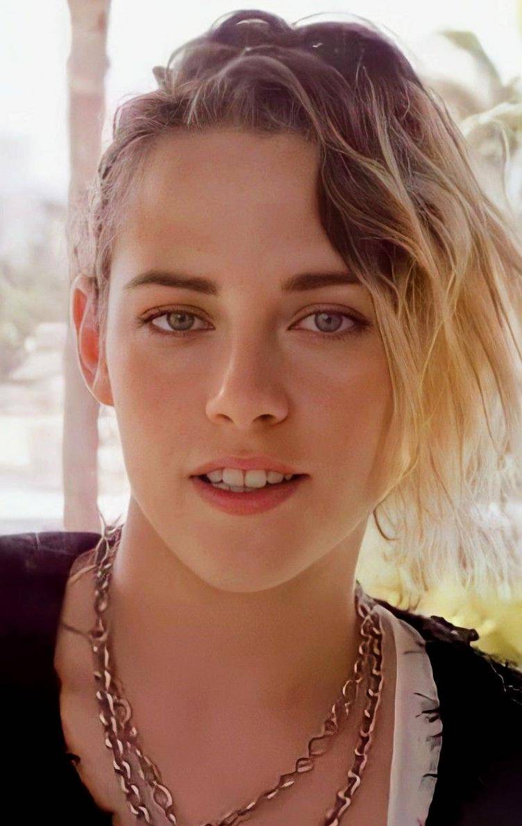 Close-up | Scrolller