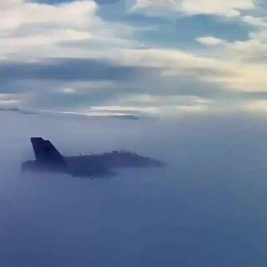 Cloud surfing | Scrolller