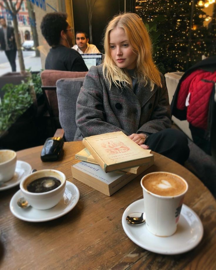 Coffee & Books | Scrolller