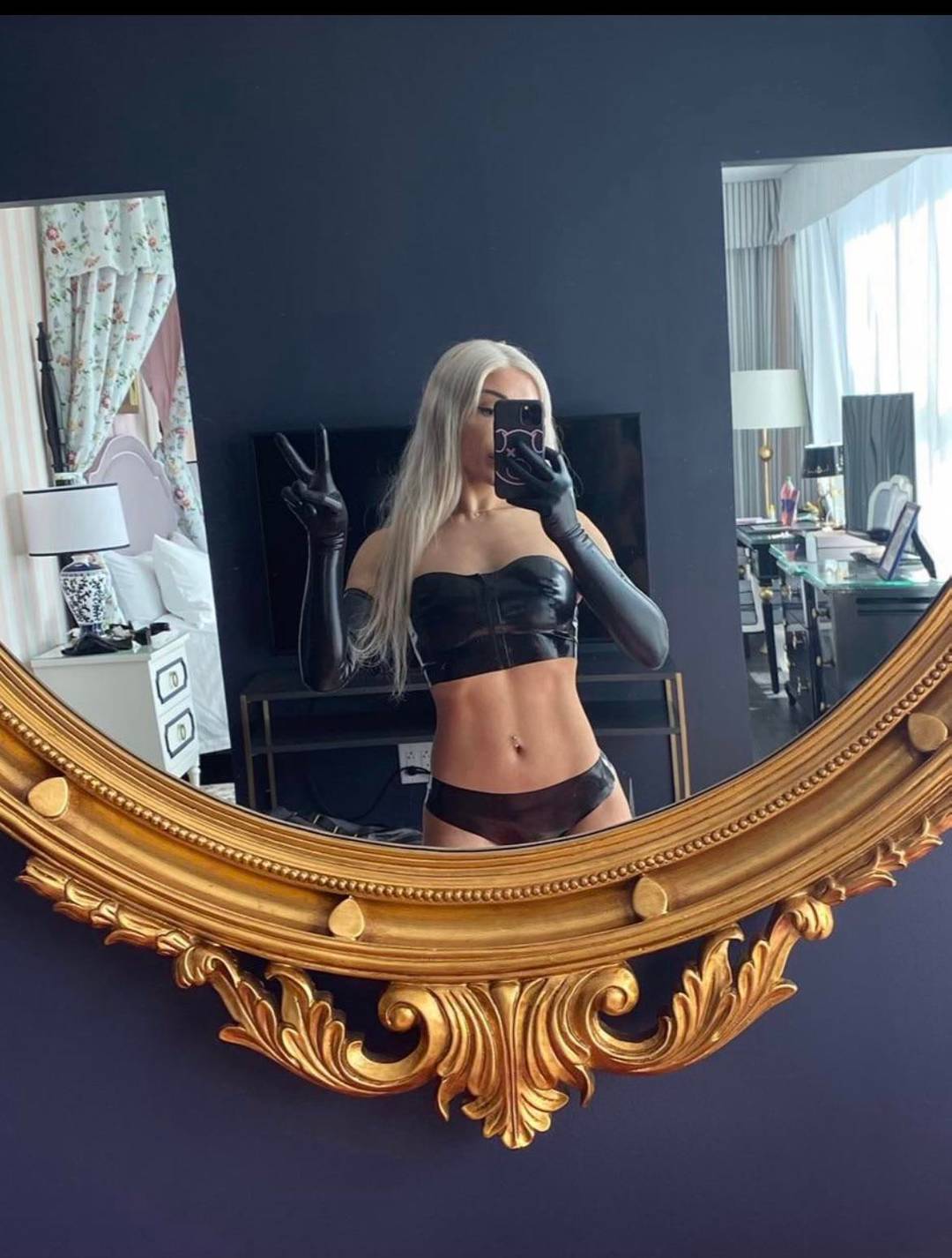 College babe in black latex + abs 😈 (OC) | Scrolller