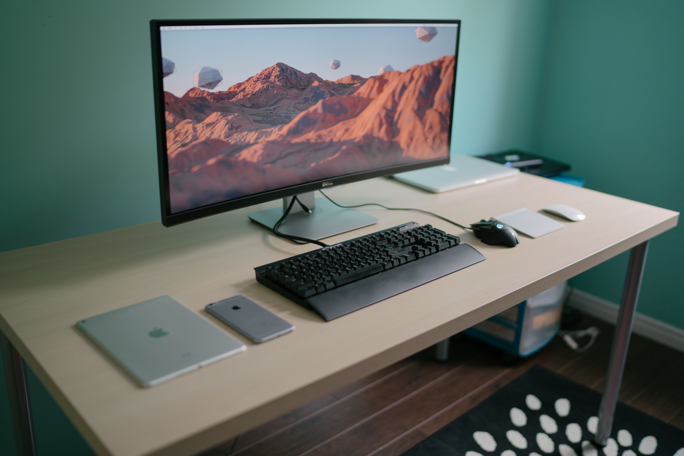 College student setup | Scrolller