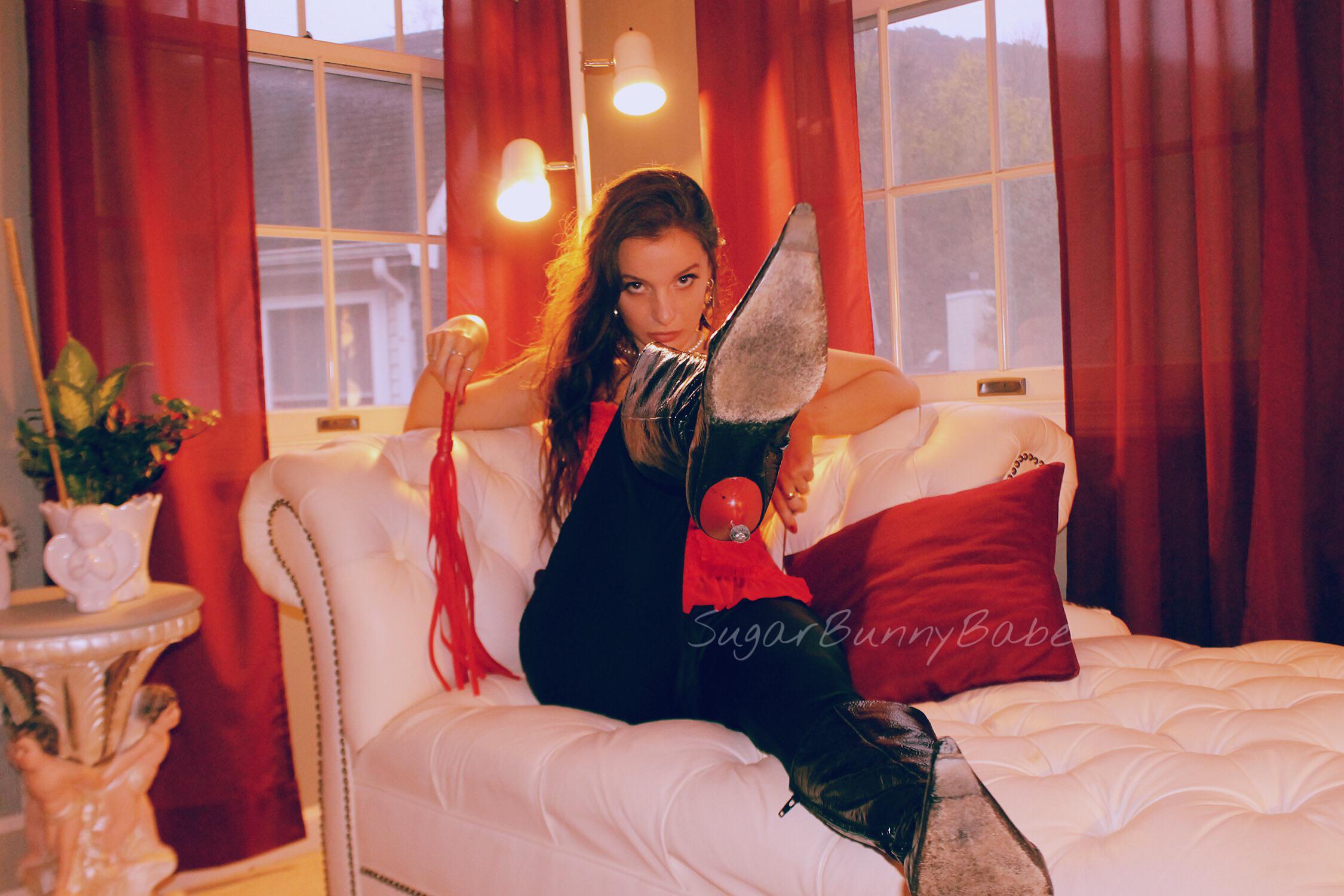 Come crawling to your queen, aching to worship. | Scrolller