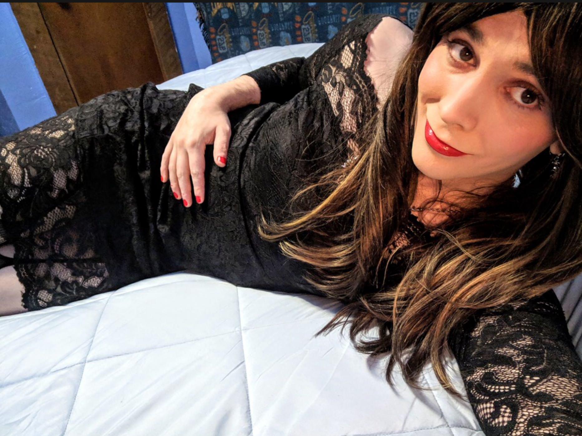 Come join me in bed Daddy 💋 | Scrolller