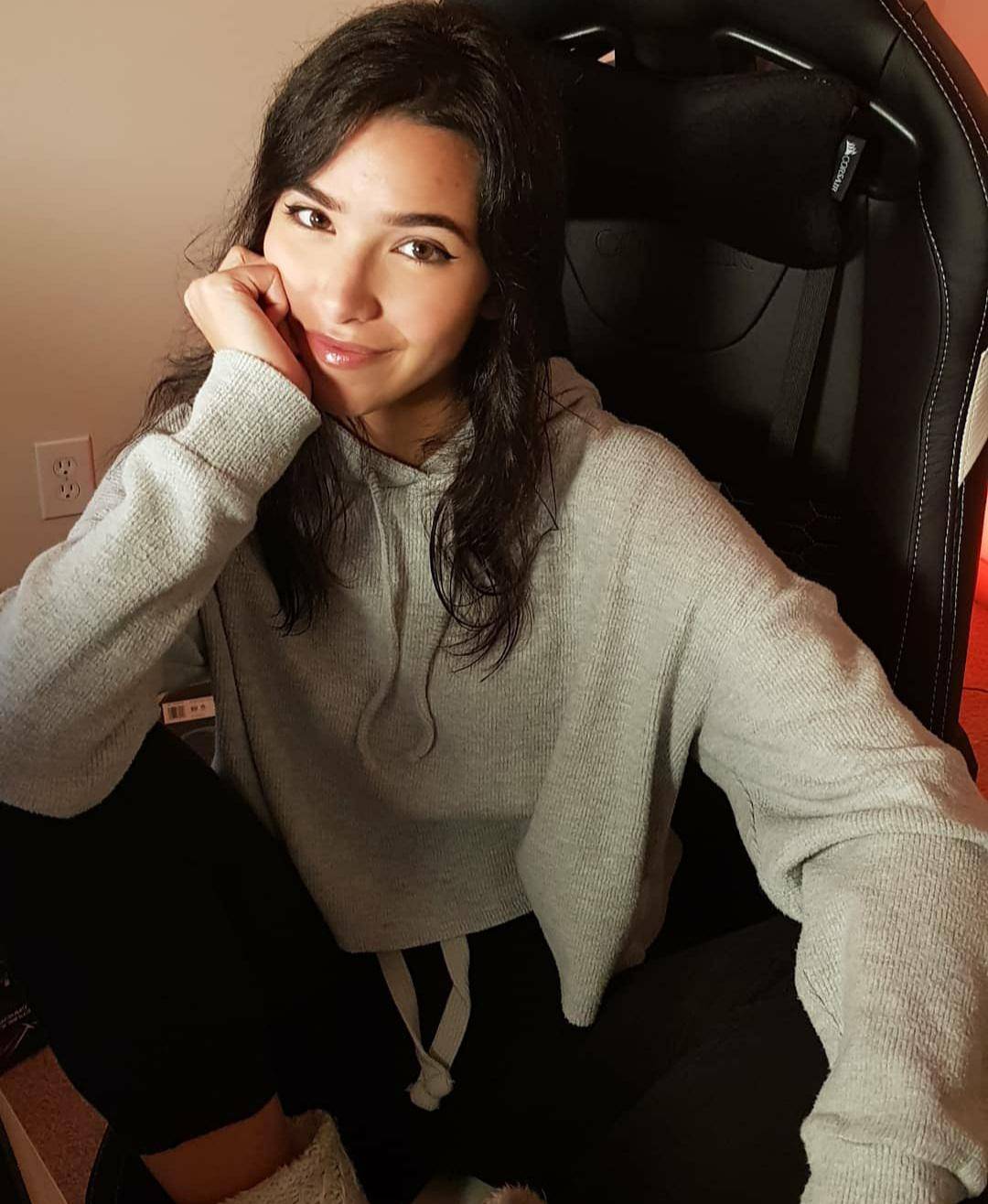 Comfy Glow | Scrolller