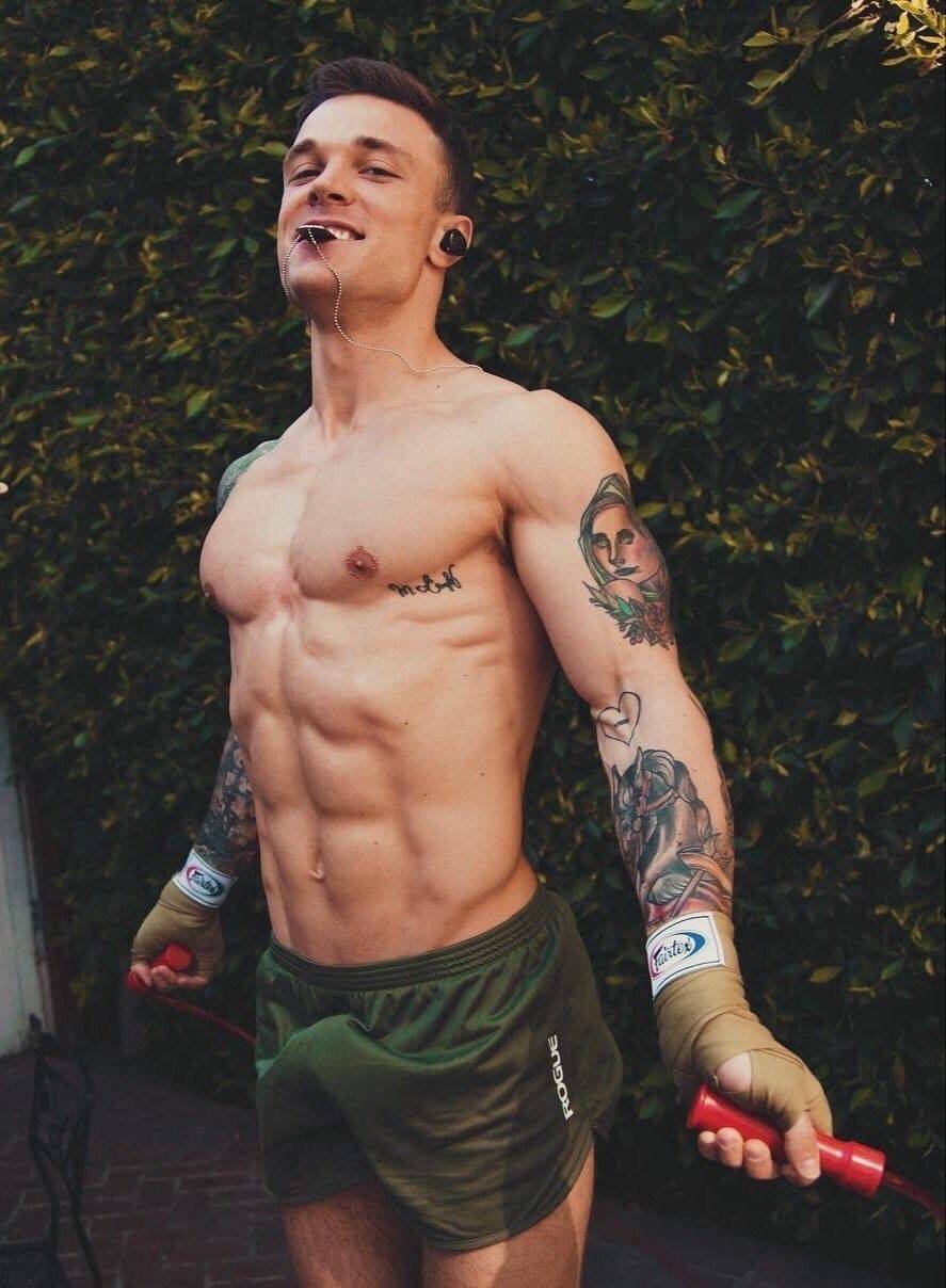 Commando Art | Scrolller