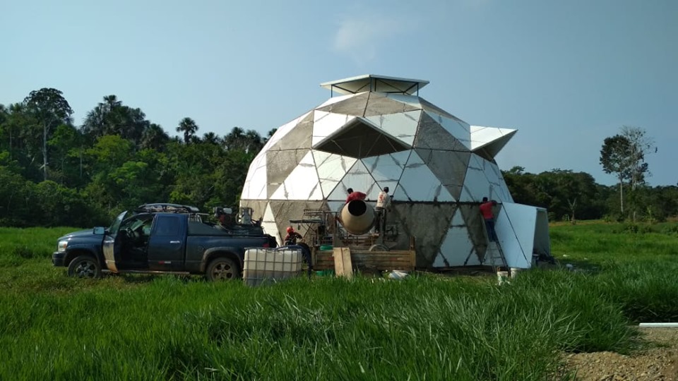 Construyendo Casas Ecológicas en la Amazonia Peruana | Scrolller