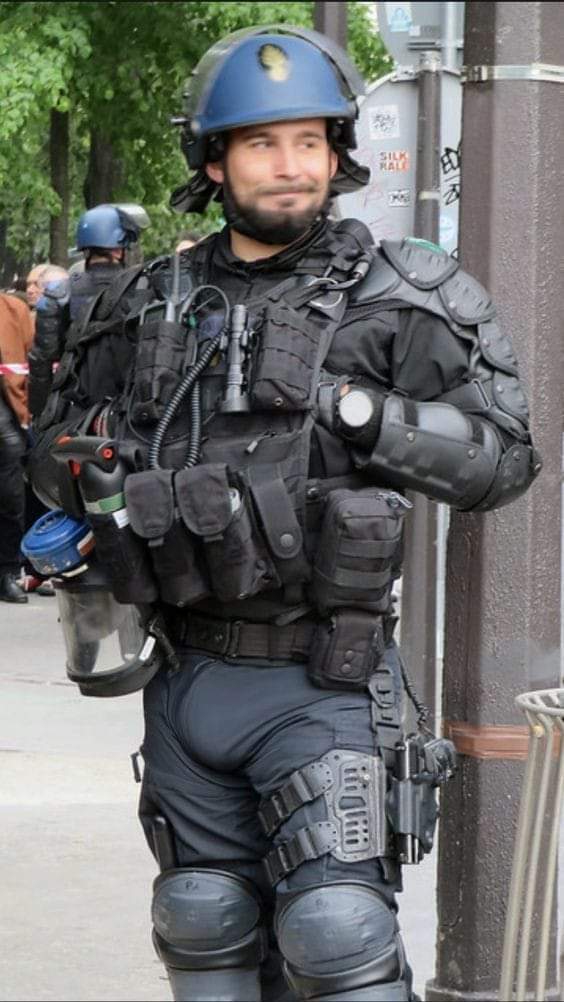 Cop Bulge ... Massive | Scrolller