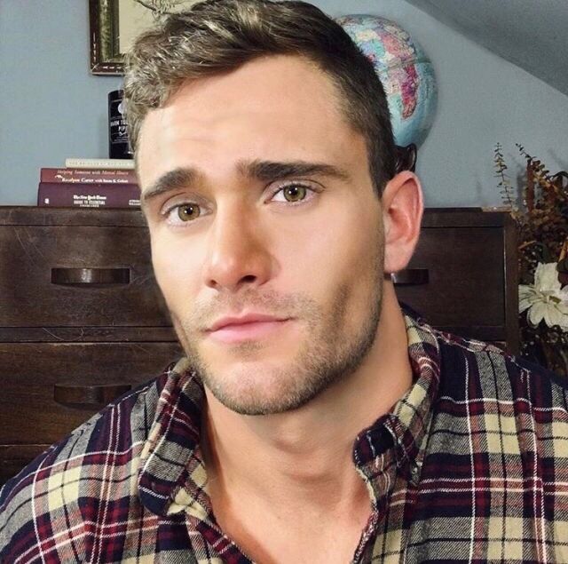 Corn-fed alpha hunk | Scrolller