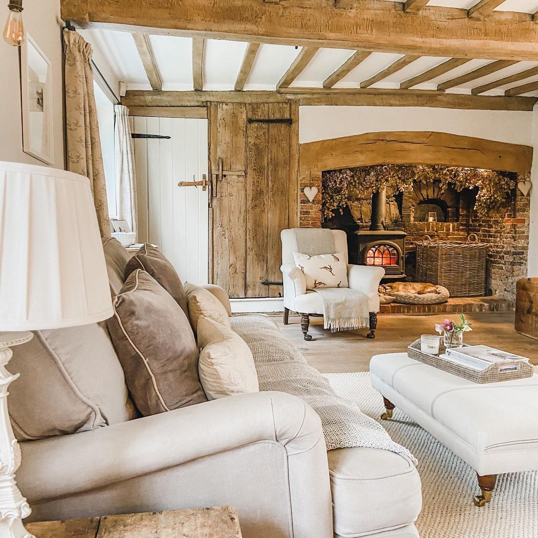 Cosy living room in a 17th century cottage | Scrolller