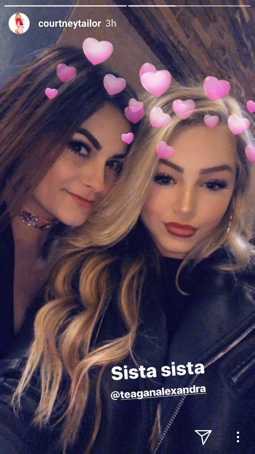 Courtney with her cute sister. | Scrolller