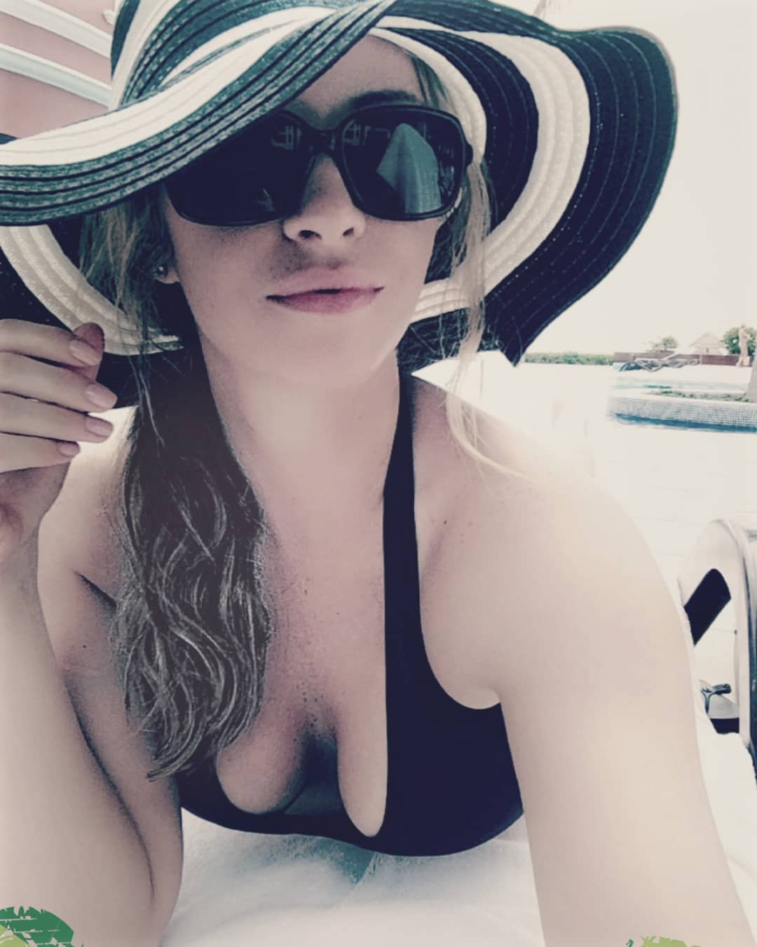 Cracking cleavage | Scrolller