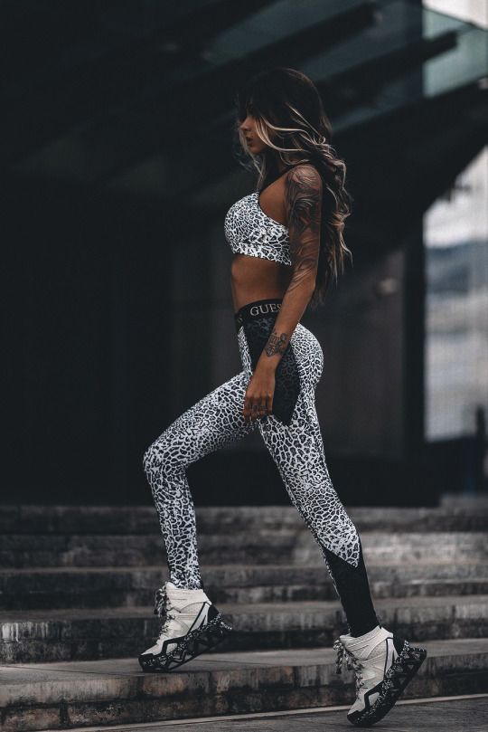 Crazy kicks | Scrolller