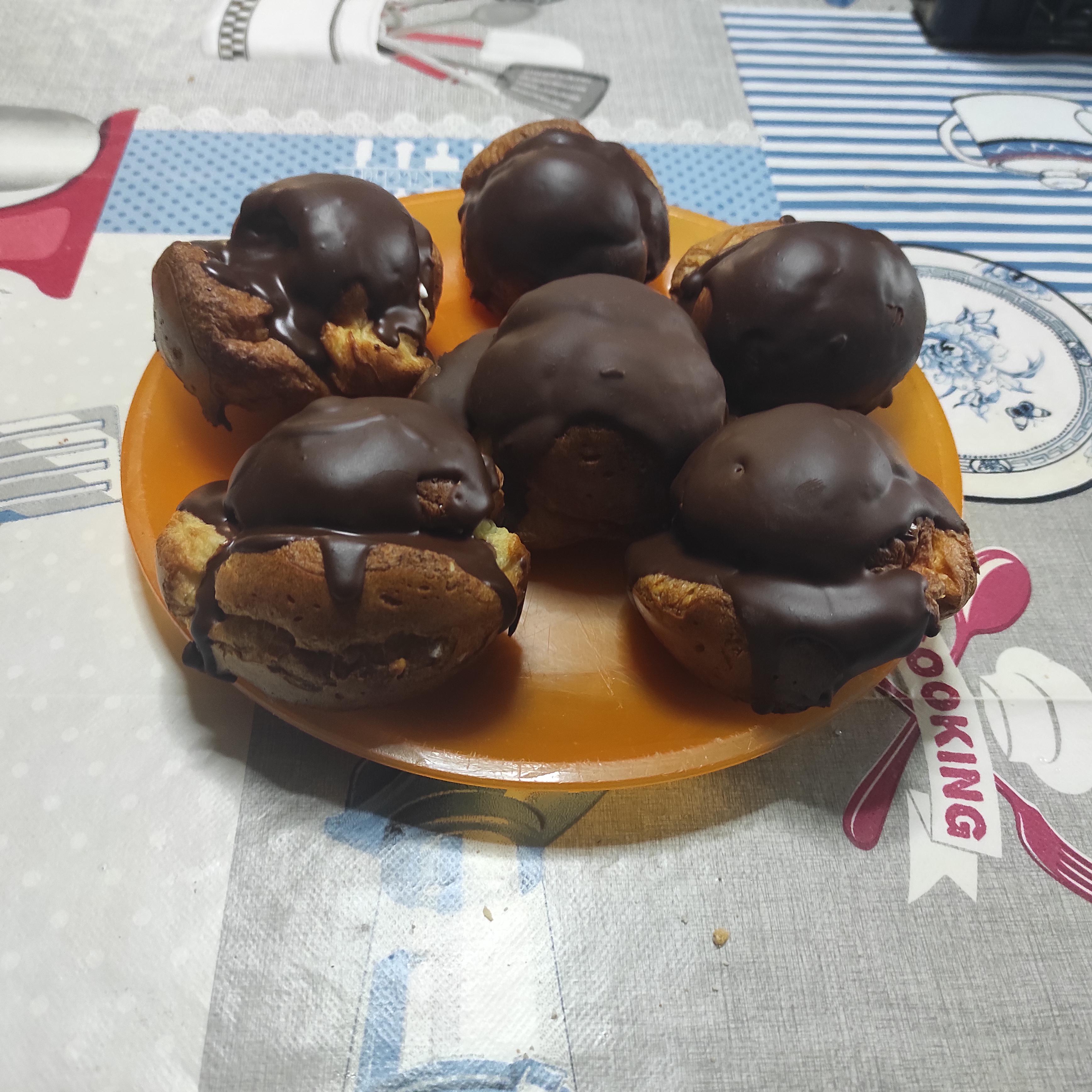 Cream Puffs | Scrolller