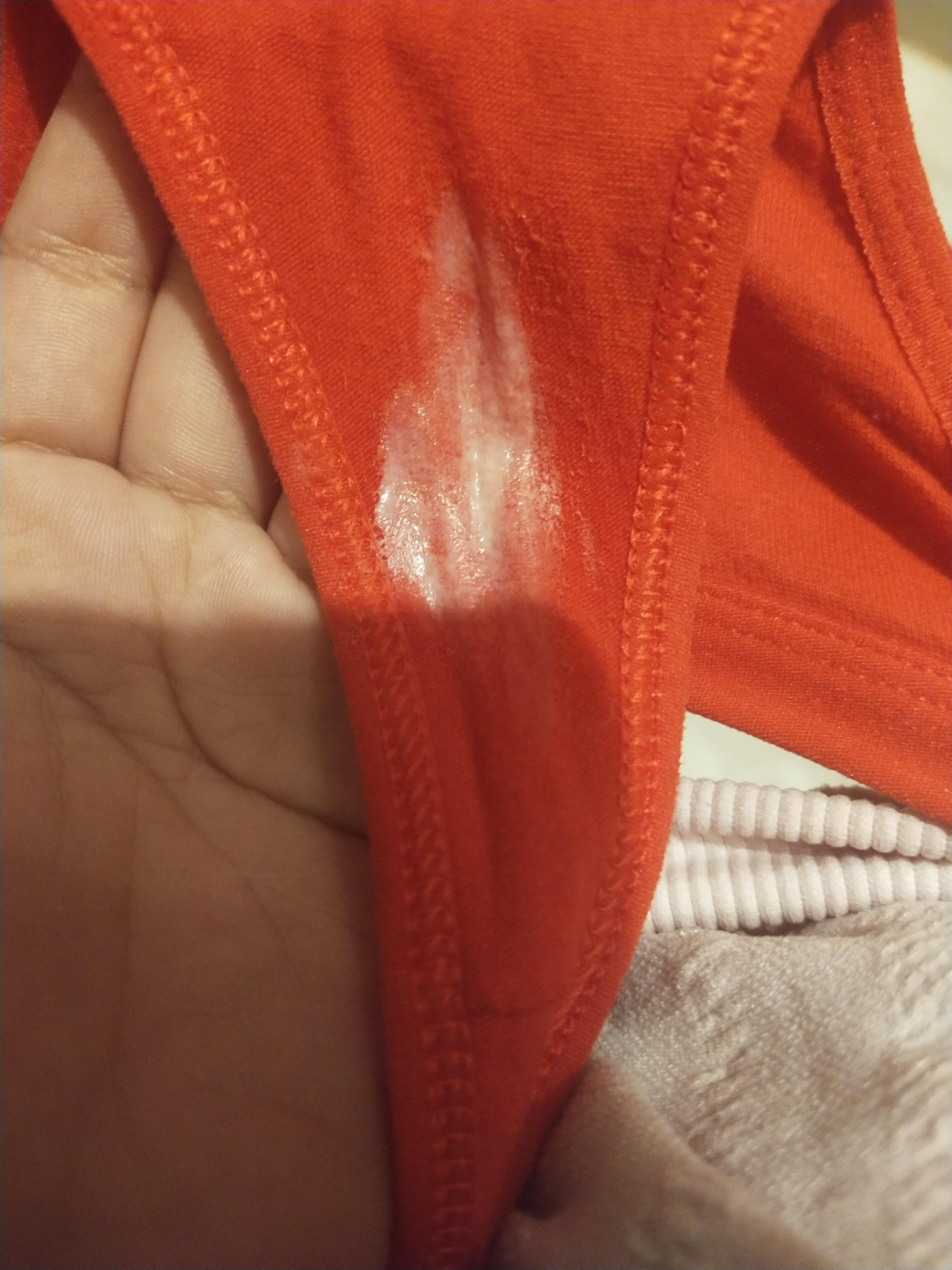 Creamy red thongs | Scrolller