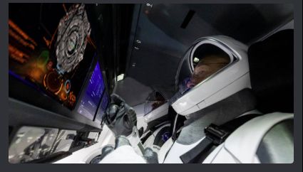 Crew dragon final approach | Scrolller