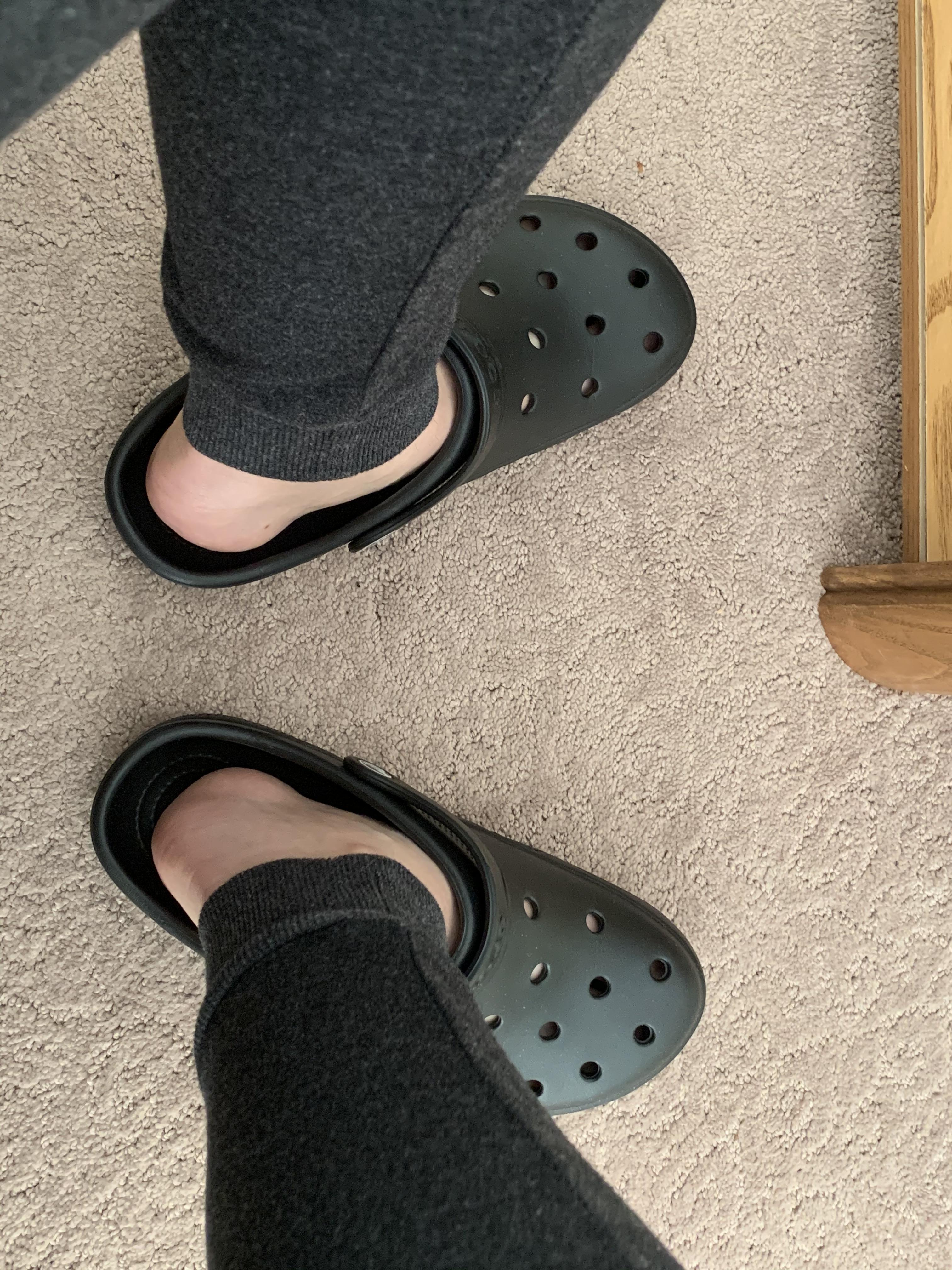 Crocs sizing help!!! | Scrolller