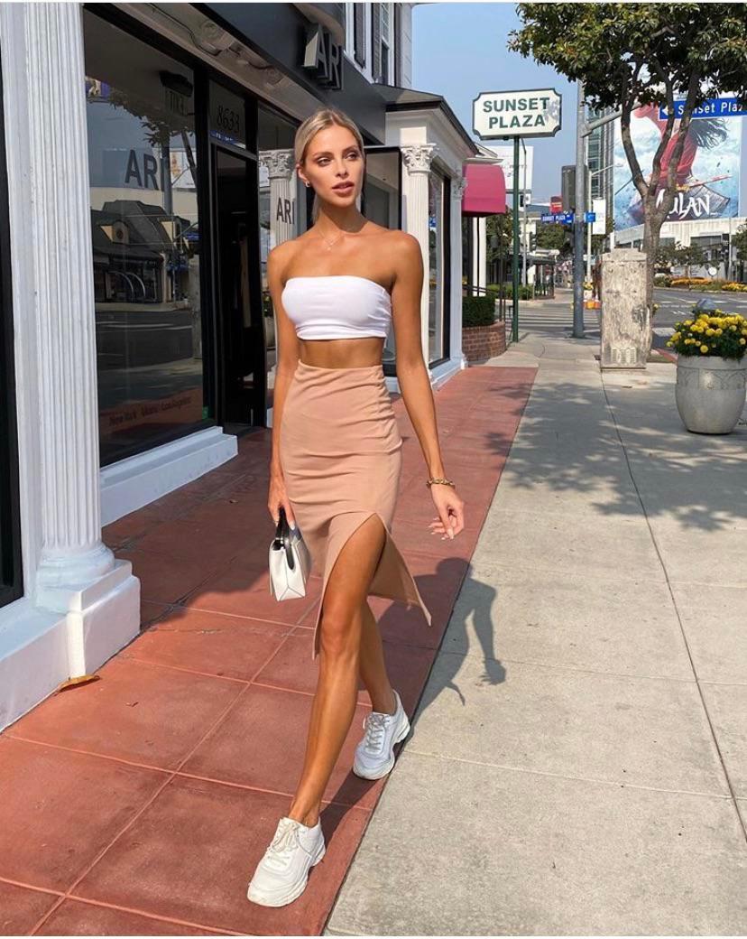 Crop top with a tight skirt 😍😍 | Scrolller