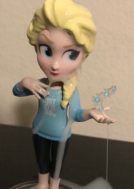 Crowning Queen Elsa | Scrolller