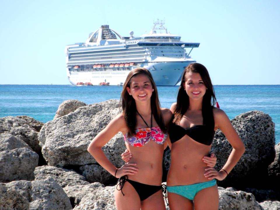 Cruise ship sisters | Scrolller